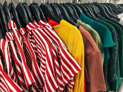 在附近商店出售的不同类型的冬季毛高清图片下载 正版图片506361878 摄图网 在附近商店出售的不同类型的冬季毛高清图片下载 正版图片506361878 摄图网