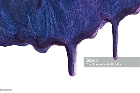 액체 매니큐어의 아름다운 얼룩 유체 예술 기술 밝은 보라색 대리석 배경 네일 래커 플로우 모던 배경 미니멀 한 개념 설계를 위한 공간을 복사합니다 다중 색상에 대한 스톡