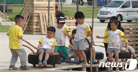 재활용품으로 만든 기차