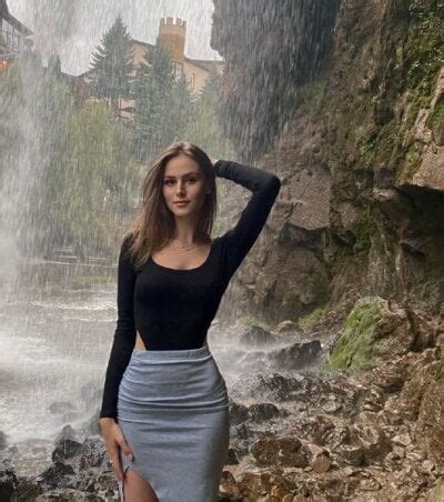 Perfil Modelo Webcam Emi Lia Sweet Xhamsterlive