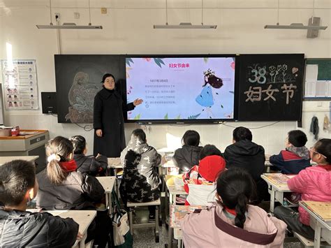 致敬她力量郑州市管城回族区银莺路小学少先队员感恩前行 大河新闻