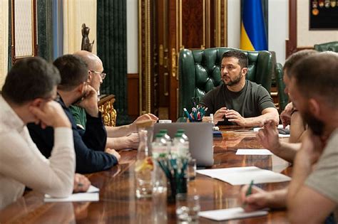 Зеленски Путин много добре знае от какво се страхува защото той