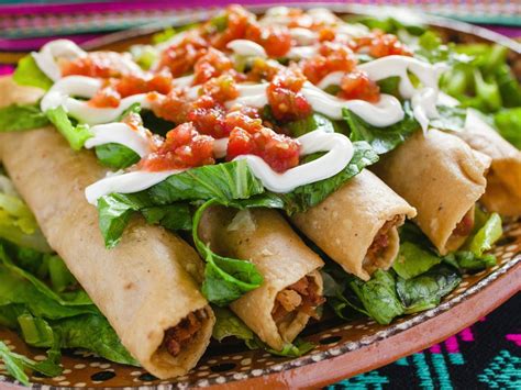 Tacos Dorados De Pollo Sencilla Y Rápida Receta