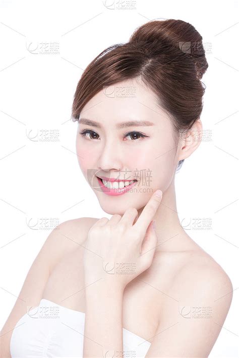 女人 人的脸部 自然美 垂直画幅 露齿笑 时尚 白色背景 人 化妆用品