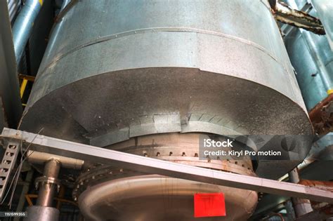 대형 철 열 교환기 탱크 원자로 산업 정유 소 석유화학 공장에서 아연 도금 강판의 유리 섬유 및 미네랄 울 단열재의 증 류 탑 0명에 대한 스톡 사진 및 기타 이미지