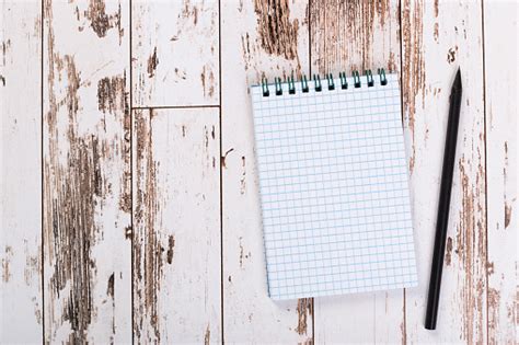 나무 테이블에 펜이 있는 빈 노트북 새로운 직장의 비즈니스 컨셉 컨셉 0명에 대한 스톡 사진 및 기타 이미지 0명 계획 공란 Istock