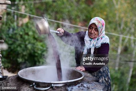 Pouring Molasses Photos And Premium High Res Pictures Getty Images