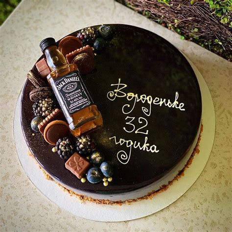 🎂ТОРТЫ НА ЗАКАЗ Москва🎂 в Instagram «Чёрный глянец на муссовых прекрасен 🤩 Как думаете какая