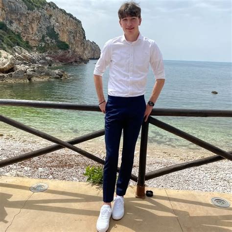 Sebastian Russo Sebastianrusso • Threads Say More