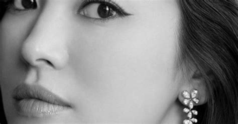 송혜교 흑백사진 속 넘치는 고혹미직접 전한 근황