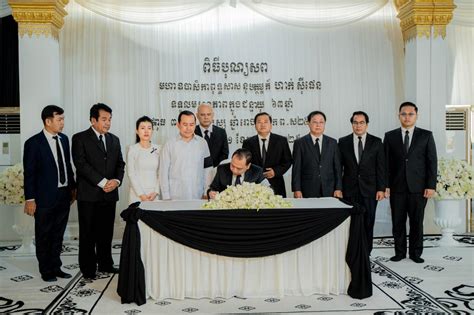 ឯកឧត្តម នេត្រ ភក្ត្រា អញ្ជើញគោរពវិញ្ញាណក្ខន្ធសព មហាឧបាសិកាពុទ្ធសាសនូបត្ថម្ភក៍ ហាក់ ស៊ីផេន