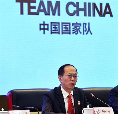 尘埃落定！苟仲文被查悬念揭晓，权威官方亮明态度，球迷却不买账杜兆才国际武联行动