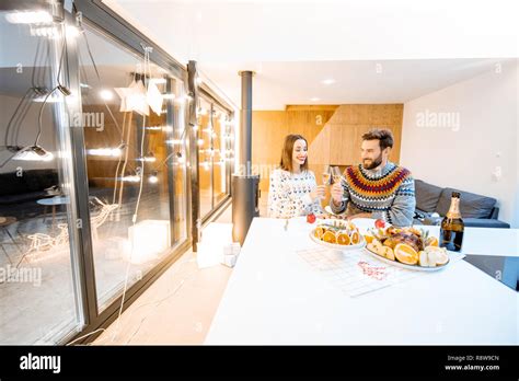 Weihnachtstisch Abendessen Stockfotos Und Bilder Kaufen Alamy