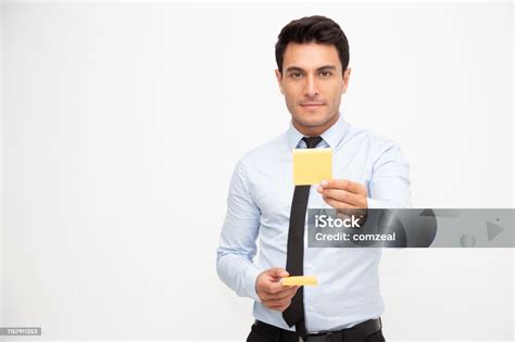 흰색 배경 위에 고립 된 오렌지 스티커 메모를 들고 사업가 계획에 대한 스톡 사진 및 기타 이미지 계획 기업 비즈니스 끈적거리는 Istock