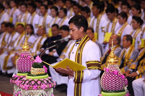 ชุดครุย ม ราชมงคล 9แห่ง