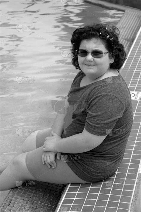 女孩 游泳池 美国东部 一个人 佛罗里达 儿童 童年 墨西哥湾沿岸国家 棕榈沙滩镇 夏天