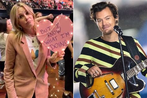 Julie Bowen On Flirty Sign To Harry Styles He Could Do Worse