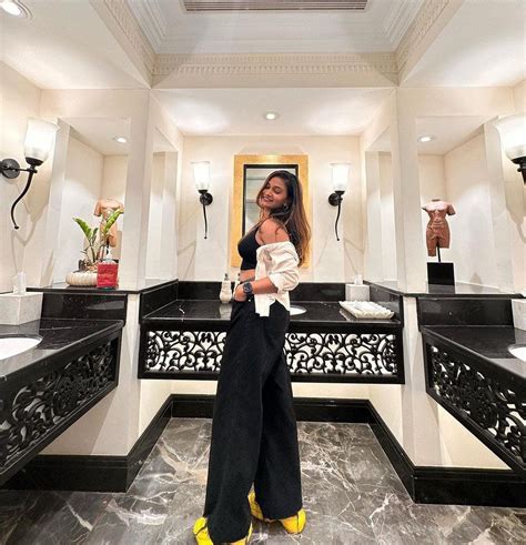 shivani joshi indian escort in kolkata