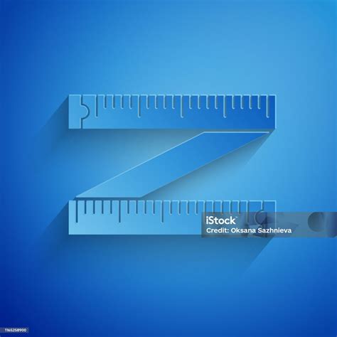 파란색 배경에 격리 된 종이 절단 테이프 측정 아이콘입니다 측정 테이프 종이 아트 스타일입니다 벡터 일러스트레이션 개념에 대한