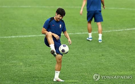 볼 잡는 이강인