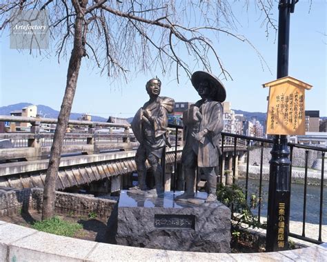 三条大橋と弥次さん喜多さん像