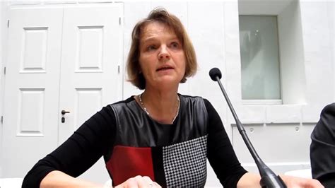 Marija Klobčar Hodili So Jih Poslušat Novinarska Konferenca Založbe