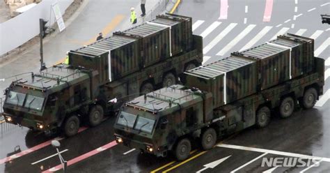 국군의 날 시가행진서 괴물 미사일 현무 5 최초 공개