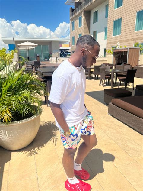 Yeezy Foam Runner Red Heart Shorts Heart Yeezy Yeezyfoamrunner