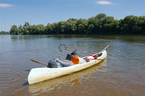 河上独木舟高清图片下载 正版图片322182768 摄图网
