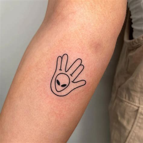 28 Alien Tattoo Ideas 2025 From Xenomorph Stencil Designs To Trippy