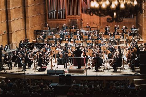 Десет часа музика на живо за Трети март в Зала „България“ Площад Славейков