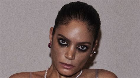 Elodie Colpisce Nel Segno La Copertina Del Nuovo Album è Esplosiva