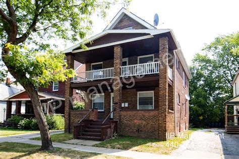 2081 Halstead Ave Unit Down Lakewood Oh 44107 Room For Rent In