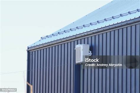 Unit Ac Eksternal Pada Fasad Rumah Di Musim Dingin Fasad Metal Cladding