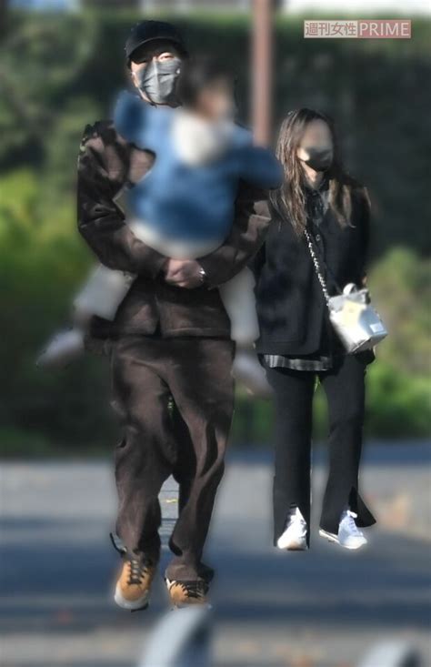 不倫報道の永野芽郁と田中圭、謎が深まるラブラブ手つなぎ写真の“流出経路”と懸念される永野の“第2のベッキー化”（4ページ目） 週刊女性prime