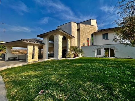 En Venta Señorial Casa Amplios Espacios Y Enorme Jardín