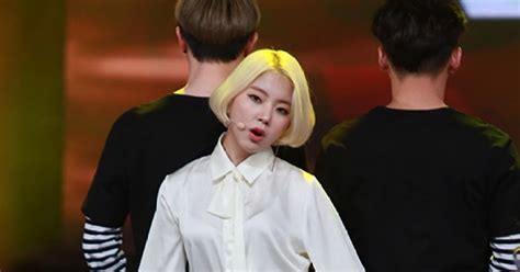 [ten Photo] 레이디스코드 주니 금발 화이트 의상 인형이 따로 없네 쇼챔피언