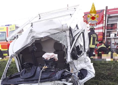 Venezia Scontro Betoniera Furgone E Bici 2 Morti Grave Un Ragazzino