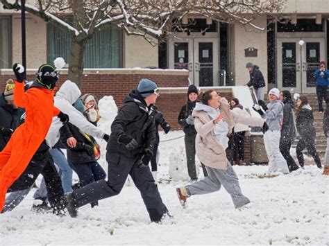 Photo Gallery Ud Students Organize Huge Snowball Fight On The Green