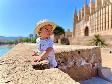 Бебеводител Бяхме отседнали в Палма де Майорка и по точно в стария град 🌆 Там на пешеходно