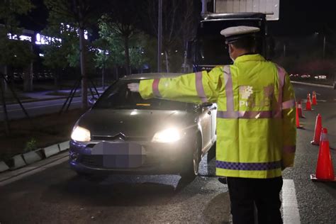 常德市公安局高新分局交警大队开展集中夜查整治行动澎湃号·媒体澎湃新闻 The Paper
