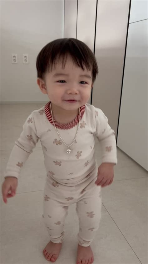 쓰리유홈 콩알만한 챠니 🩵 실내복 정말 귀여워🤓 Alphabebe Official Instagram