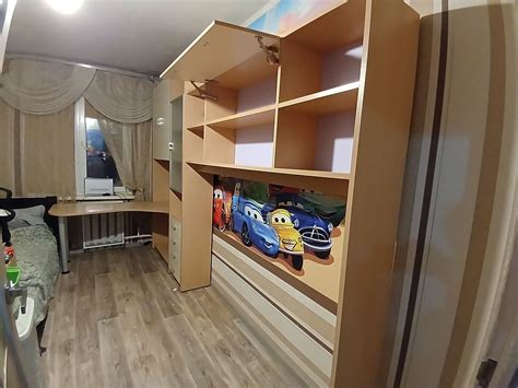 Терміново Стінка шафа і стіл в дитячу кімнату 3 000 грн Меблі для спальні Черкаси на Olx