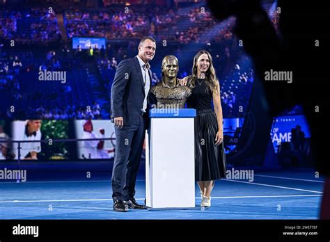 Lleyton Hewitt With His Wife Bec Hewitt Posing With A Statue Of Himself