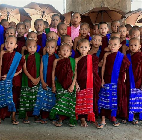 သူငယ္ခ်င္းမ်ားစုေပါင္းလႈၾကမယ္