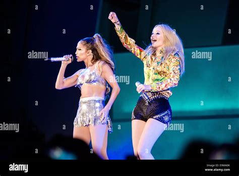 Jennifer Lopez And Iggy Azalea Hi Res Stock Photography And Images Alamy