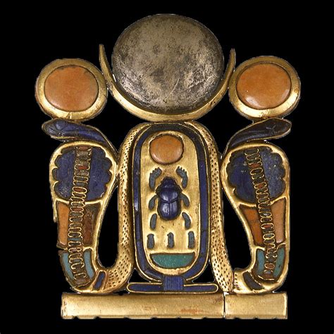 المتحف المصري تعرف معنا على مقتنيات الملك توت عنخ أمون مشبك حلي من