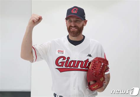 돌아온 롯데 댄 스트레일리 뉴스1