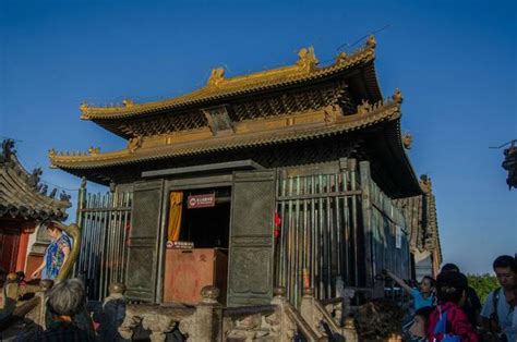 武当山金殿加装避雷针 雷火炼殿被拿走了什么 雷火炼殿避雷针取消 大山谷图库