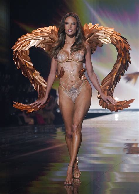 Victorias Secret Runway Fashion Show 2025 Photos